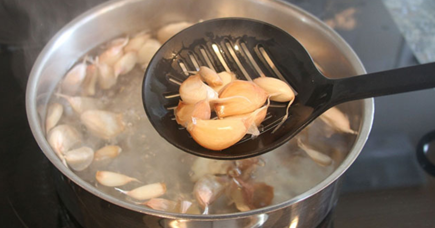 Health Benefits Of Garlic Water | വെളുത്തുള്ളി ഇട്ട്‌ തിളപ്പിച്ച വെള്ളം ...